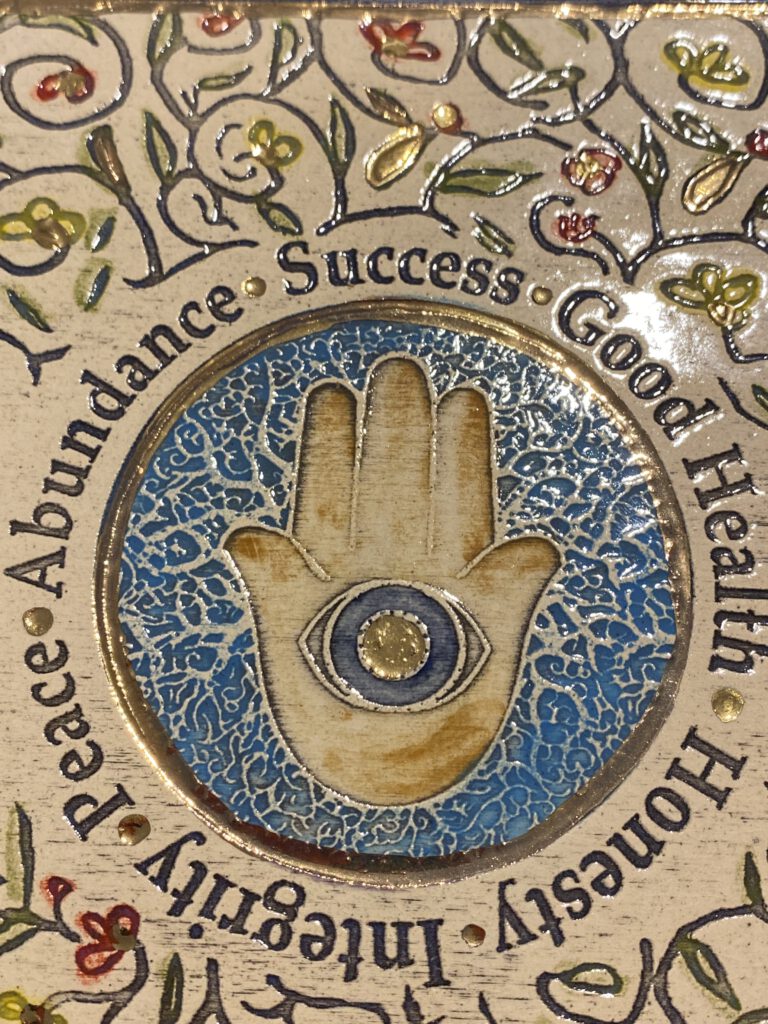 HAMSA FLOWERS – Handmade ceramic plaque – Amir rom